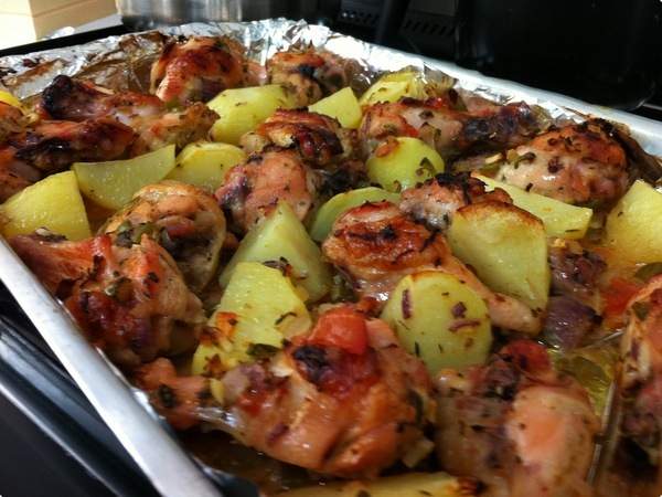 Frango Assado com Batatas - Veja a Receita: Frango Assado com Batatas - Veja a Receita: