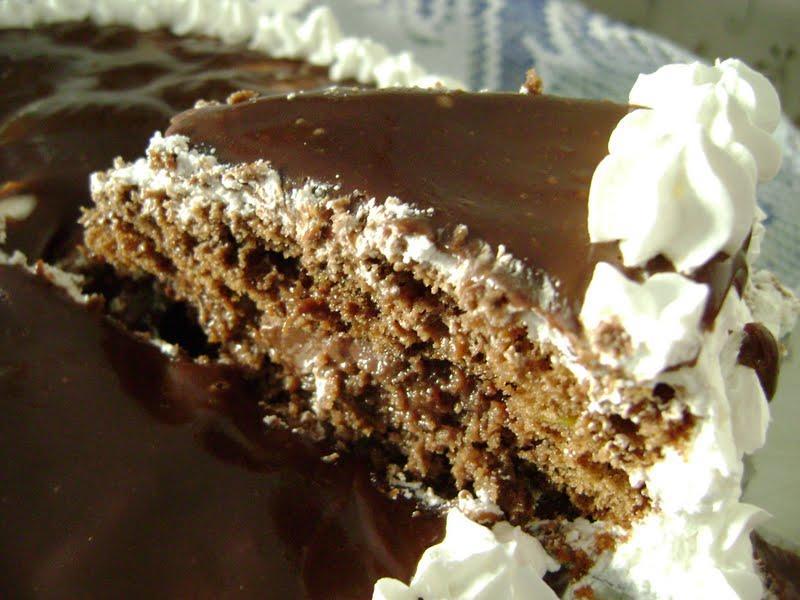 Bolo de chocolate para aniversário - Veja a Receita: