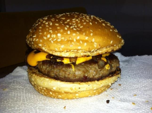 Sanduíche Cheddar McMelt - Veja a Receita: