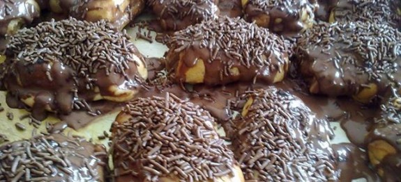 Bomba de chocolate fácil e deliciosa - Veja a Receita: