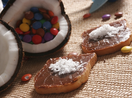 Chococo (Torradas com chocolate e coco) - Veja a Receita: