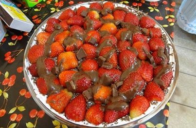 Doce de morango com chantilly - Veja a Receita: