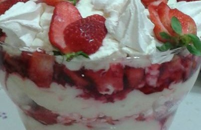 Merengue de morango com suspiro - Veja a Receita: