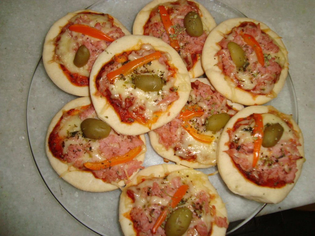 Mini-Pizza Fácil - Veja a Receita: