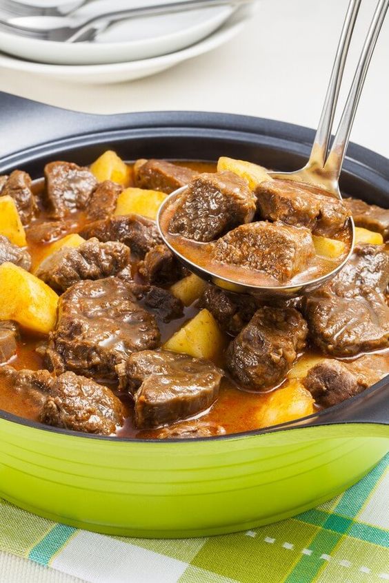 Ensopado para o Almoço - Veja a Receita: