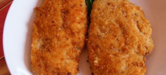 Veja como fazer um filé de frango empanado super crocante - Veja a Receita: