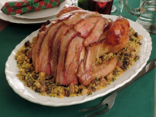 Peru Recheado com Farofa - Veja a Receita: