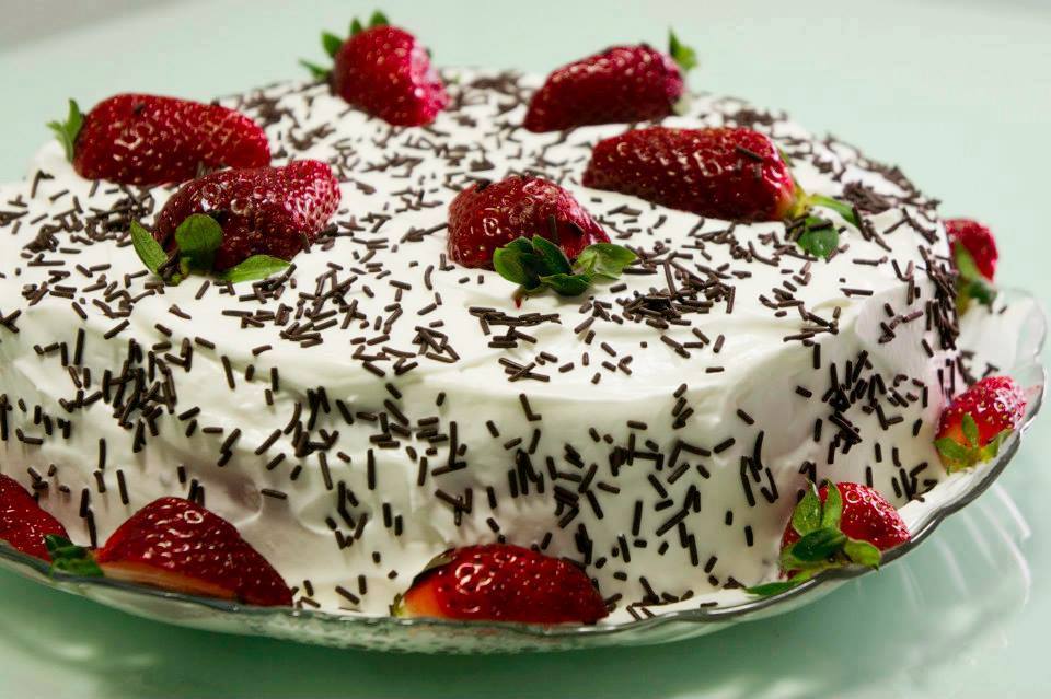 Bolo de Morangos - Veja a Receita: