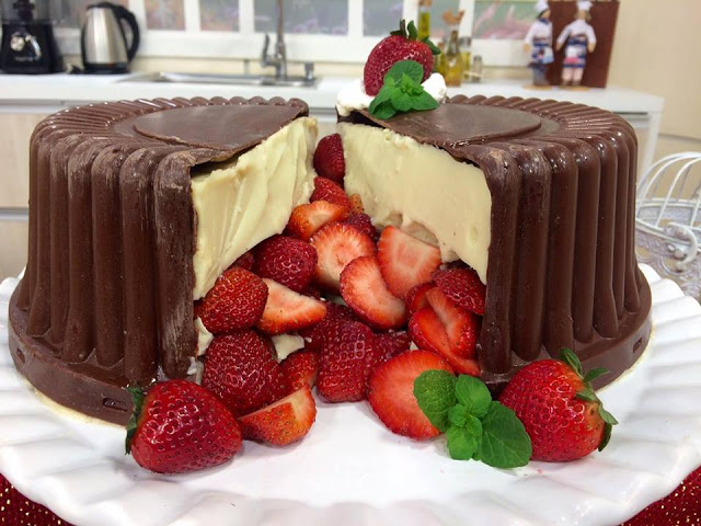 Bombom Gigante de Morango - Veja a Receita: