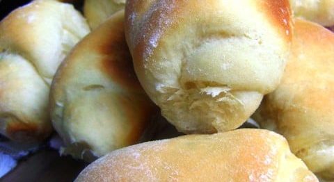 PÃO CASEIRINHO DE SÃO BENTO, PRONTO EM 20 MINUTINHOS, QUENTINHO DERRETE ...