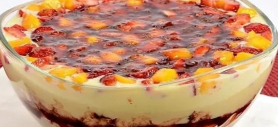 Pavê especial de frutas, além de ficar lindo é maravilhoso e todo mundo ...