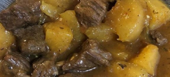 Vaca atolada deliciosa e suculenta um prato simples e fácil para servir ...