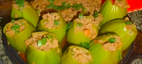 Jiló recheado com carne moída que aprendi a fazer em um restaurante ...