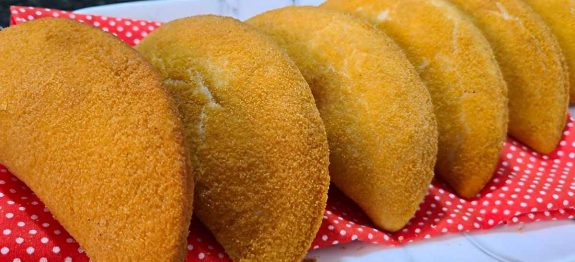 Pastelão português com recheio de carne moída delicioso e perfeito para ...