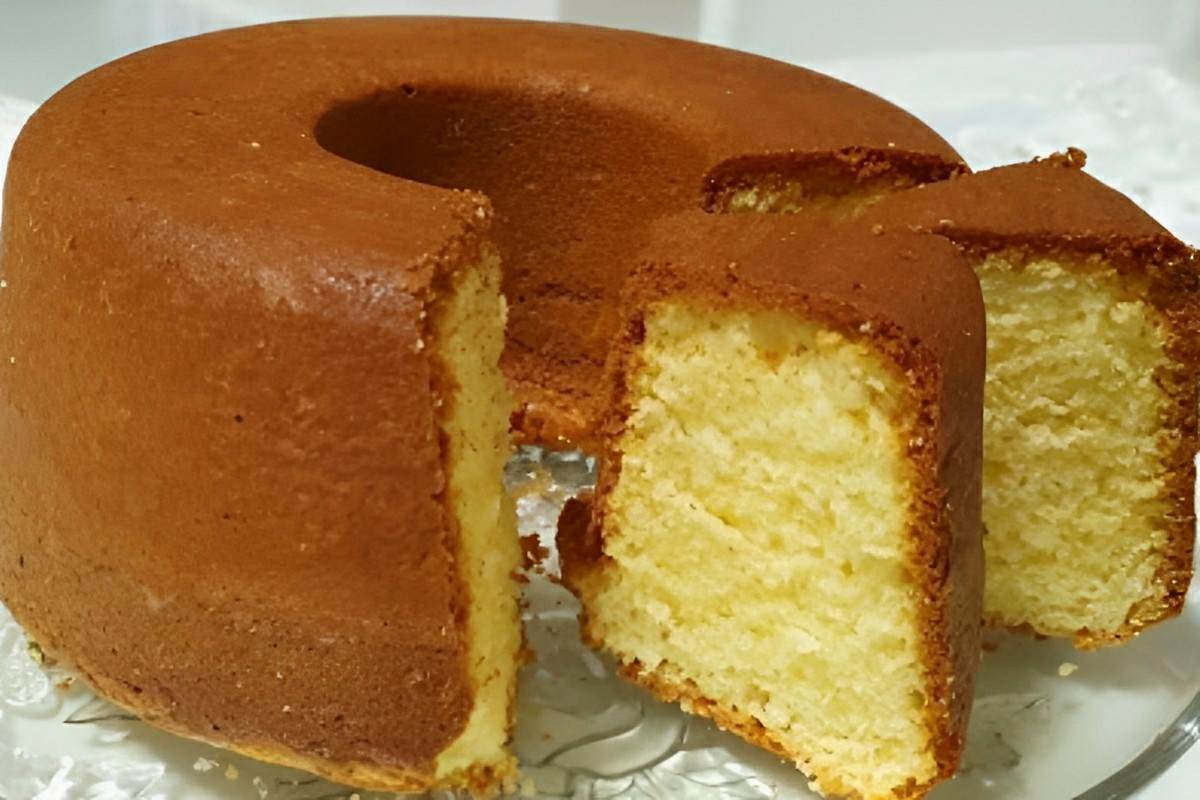 Bolo simples com amido de milho e leite em pó muito fofinho e saboroso ...