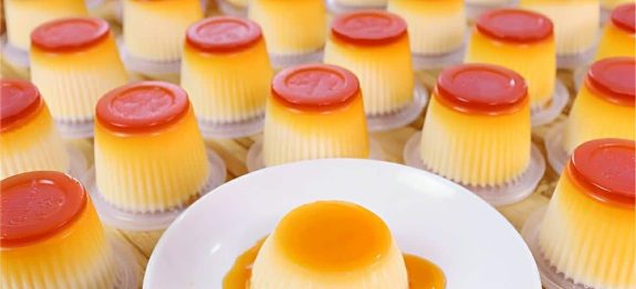 Mini pudim no copinho é super fácil de fazer e rende bastante - Água na ...