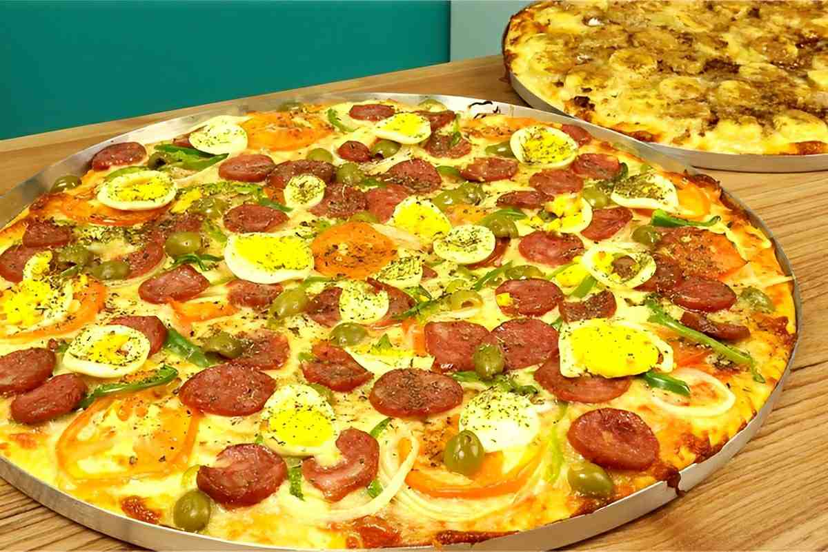 Pizza caseira deliciosa e fácil de fazer para você economizar sem abrir ...