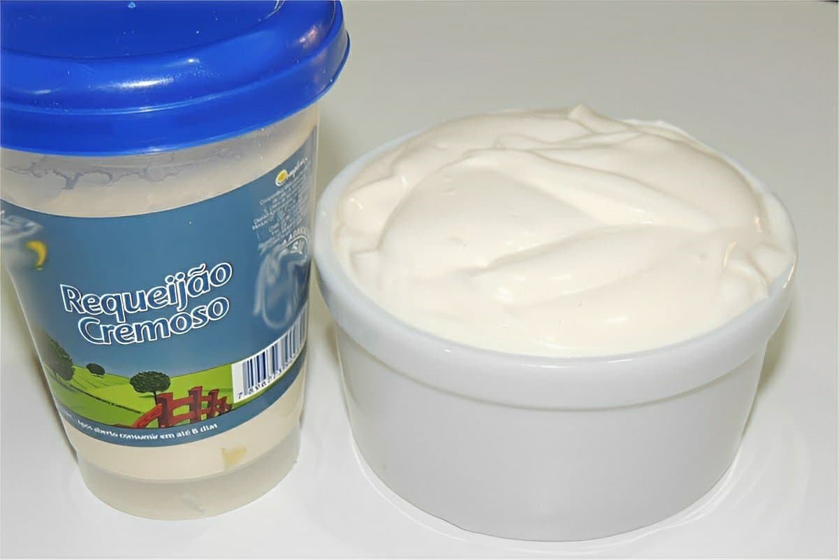 Requeijão caseiro cremoso fácil de fazer e econômico para o seu café da ...