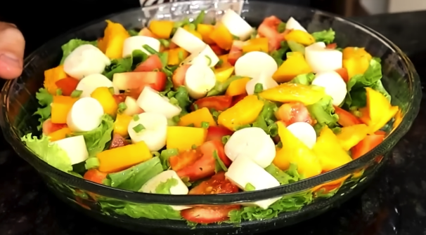 Salada tropical bem leve e saborosa - Água na Boca