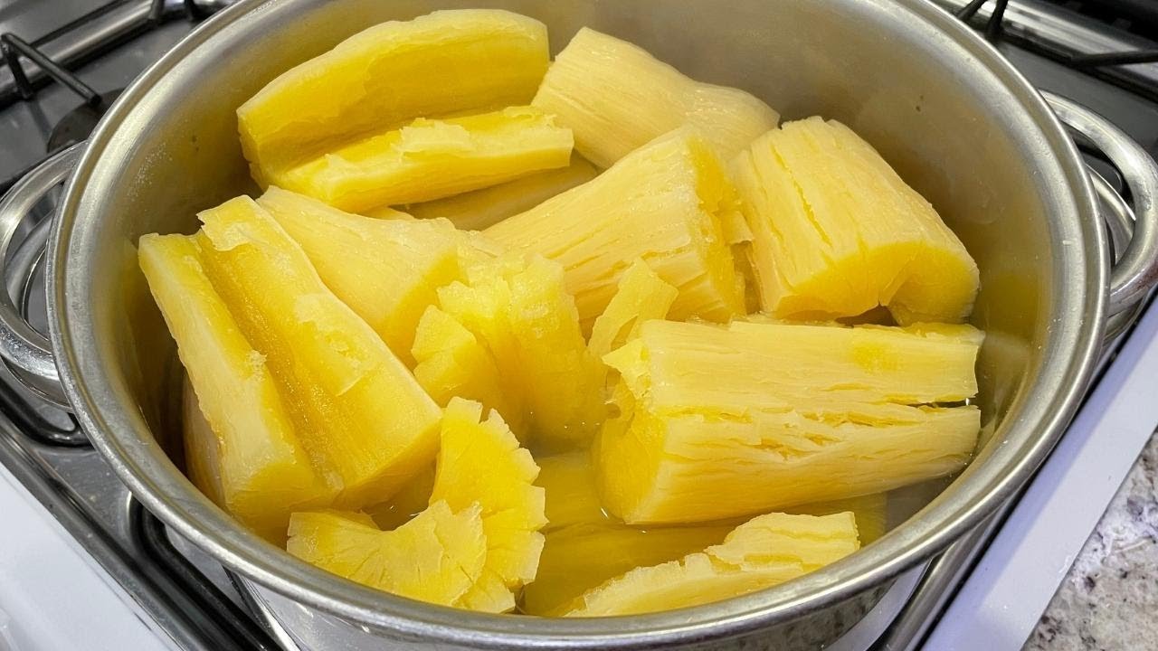 O segredo para cozinhar mandioca macaxeira aipim e ficar desmanchando ...